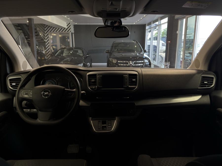 White Opel Zafira 2021 in Riga, with an engine capacity of 0.00 L and mileage of 67 thousand km for 26990 €, photo 13 on AUTOMOTO.COM.LV