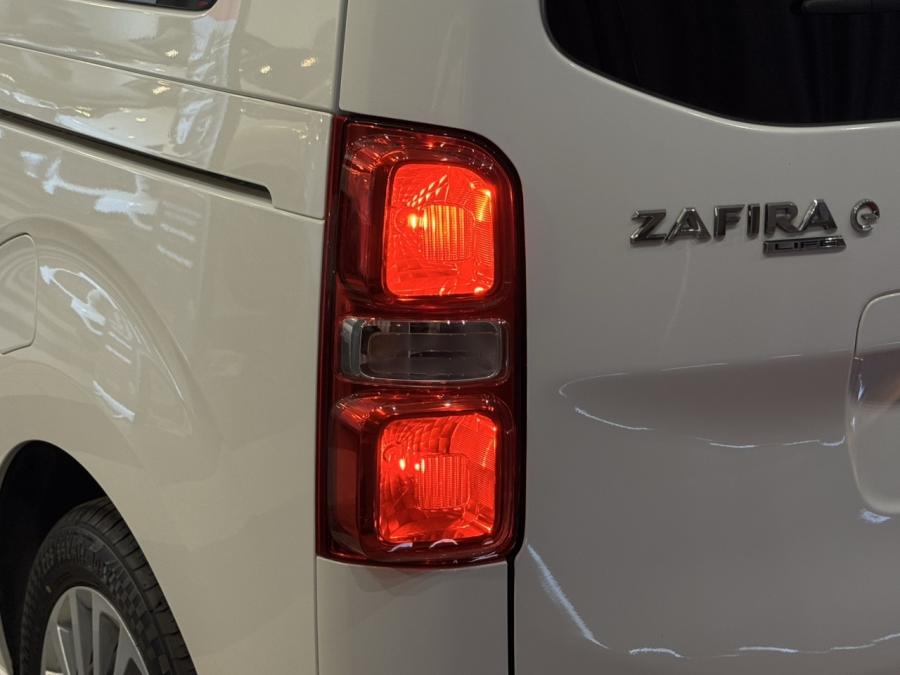 White Opel Zafira 2021 in Riga, with an engine capacity of 0.00 L and mileage of 67 thousand km for 26990 €, photo 29 on AUTOMOTO.COM.LV