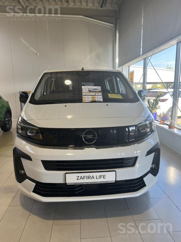White Opel Zafira 2025 in Riga, with an engine capacity of 2.00 L and mileage of 10 thousand km for 39790 €, photo 4 on AUTOMOTO.COM.LV
