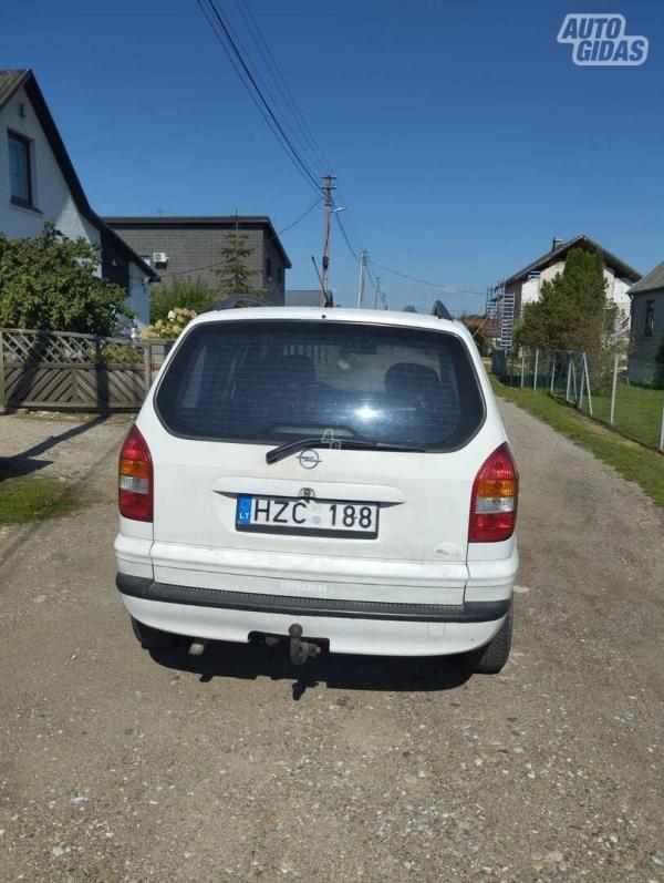 White Opel Zafira 2000 in Marijampole, with an engine capacity of 2.00 L and mileage of 320 thousand km for 699 €, photo 3 on AUTOMOTO.COM.LV