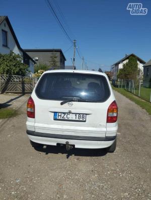 White Opel Zafira 2000 in Marijampole, with an engine capacity of 2.00 L and mileage of 320 thousand km for 699 €, photo 3 on AUTOMOTO.COM.LV