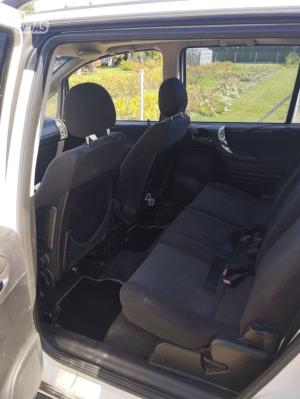 White Opel Zafira 2000 in Marijampole, with an engine capacity of 2.00 L and mileage of 320 thousand km for 699 €, photo 10 on AUTOMOTO.COM.LV
