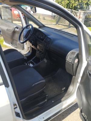 White Opel Zafira 2000 in Marijampole, with an engine capacity of 2.00 L and mileage of 320 thousand km for 699 €, photo 11 on AUTOMOTO.COM.LV