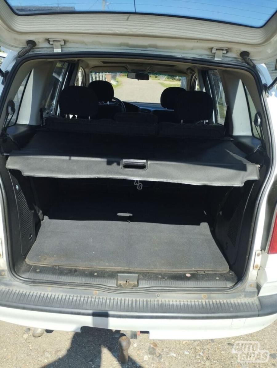White Opel Zafira 2000 in Marijampole, with an engine capacity of 2.00 L and mileage of 320 thousand km for 699 €, photo 12 on AUTOMOTO.COM.LV