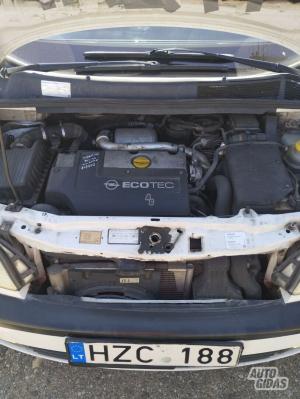 White Opel Zafira 2000 in Marijampole, with an engine capacity of 2.00 L and mileage of 320 thousand km for 699 €, photo 13 on AUTOMOTO.COM.LV