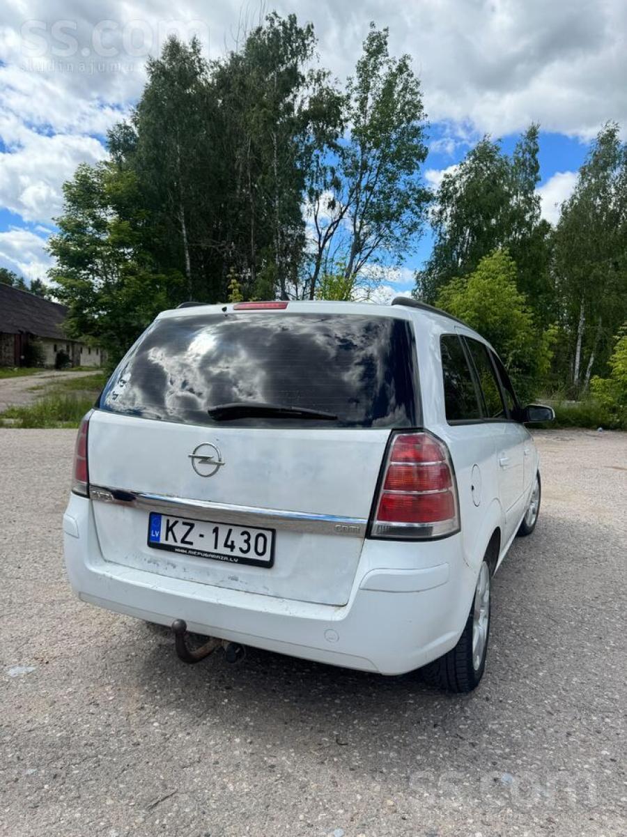 Balts Opel Zafira 2005 Jēkabpils, ar dzinēja tilpumu 1.90 L un nobraukumu 300 tūkst. km par 1300 €, foto 4 vietnē AUTOMOTO.COM.LV