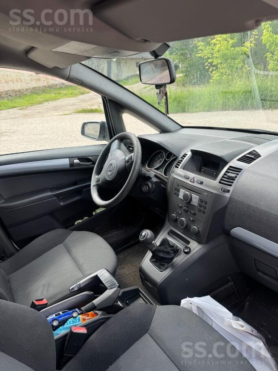 Balts Opel Zafira 2005 Jēkabpils, ar dzinēja tilpumu 1.90 L un nobraukumu 300 tūkst. km par 1300 €, foto 5 vietnē AUTOMOTO.COM.LV