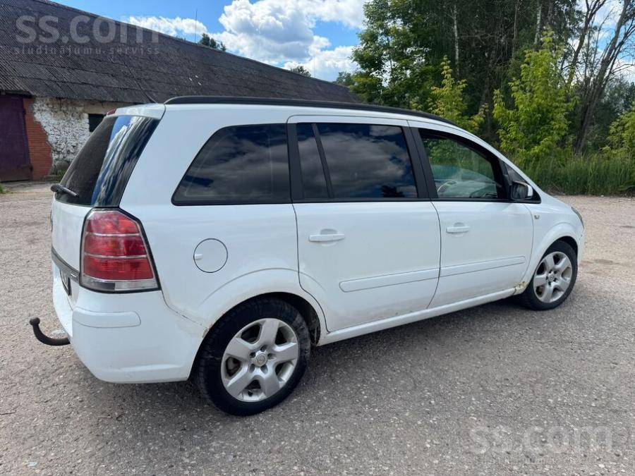 Balts Opel Zafira 2005 Jēkabpils, ar dzinēja tilpumu 1.90 L un nobraukumu 300 tūkst. km par 1300 €, foto 6 vietnē AUTOMOTO.COM.LV