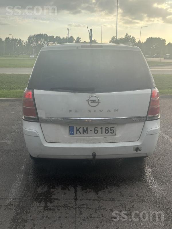 Balts Opel Zafira 2007 Rīga, ar dzinēja tilpumu 1.90 L un nobraukumu 299 tūkst. km par 800 €, foto 4 vietnē AUTOMOTO.COM.LV
