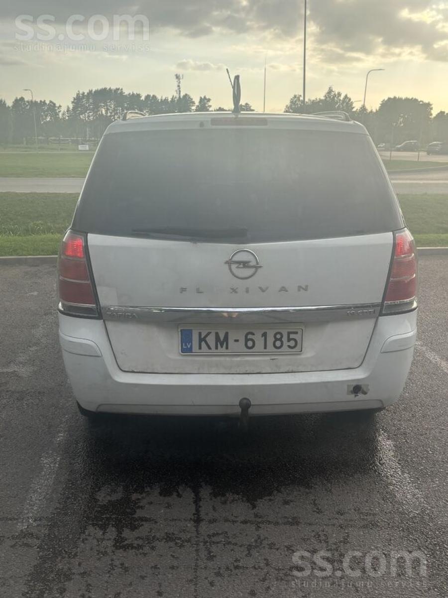 Balts Opel Zafira 2007 Rīga, ar dzinēja tilpumu 1.90 L un nobraukumu 299 tūkst. km par 800 €, foto 5 vietnē AUTOMOTO.COM.LV
