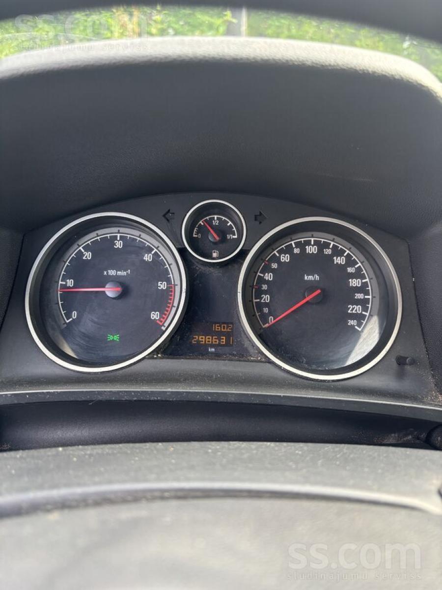 Balts Opel Zafira 2007 Rīga, ar dzinēja tilpumu 1.90 L un nobraukumu 299 tūkst. km par 800 €, foto 9 vietnē AUTOMOTO.COM.LV