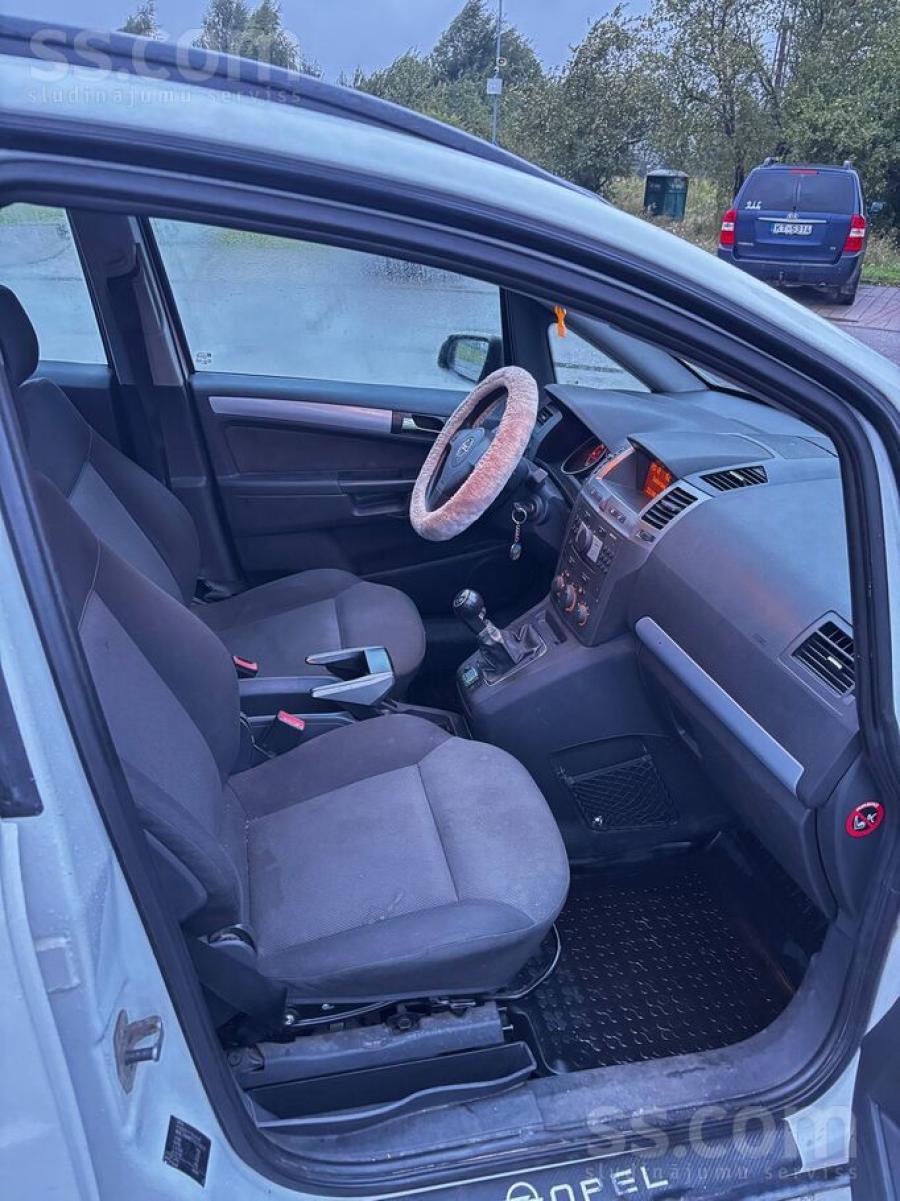 Balts Opel Zafira 2007 Rīga, ar dzinēja tilpumu 1.90 L un nobraukumu 301 tūkst. km par 900 €, foto 8 vietnē AUTOMOTO.COM.LV