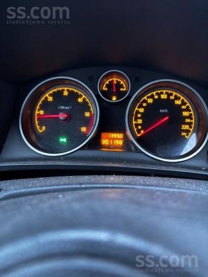 Balts Opel Zafira 2007 Rīga, ar dzinēja tilpumu 1.90 L un nobraukumu 301 tūkst. km par 900 €, foto 9 vietnē AUTOMOTO.COM.LV