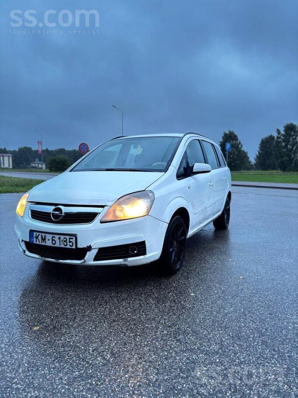White Opel Zafira 2007 in Riga, with an engine capacity of 1.90 L and mileage of 301 thousand km for 500 €, photo 1 on AUTOMOTO.COM.LV
