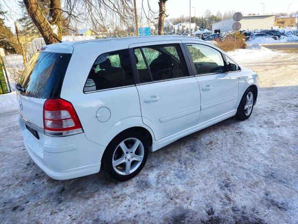 Balts Opel Zafira 2009 Utena, ar dzinēja tilpumu 1.80 L un nobraukumu 245 tūkst. km par 2750 €, foto 4 vietnē AUTOMOTO.COM.LV
