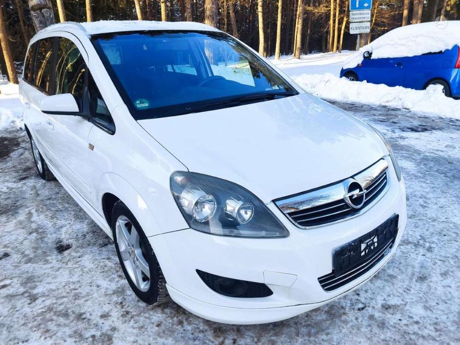 White Opel Zafira 2009 in Utena, with an engine capacity of 1.80 L and mileage of 245 thousand km for 2700 €, photo 3 on AUTOMOTO.COM.LV