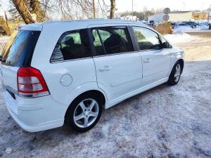 White Opel Zafira 2009 in Utena, with an engine capacity of 1.80 L and mileage of 245 thousand km for 2700 €, photo 9 on AUTOMOTO.COM.LV