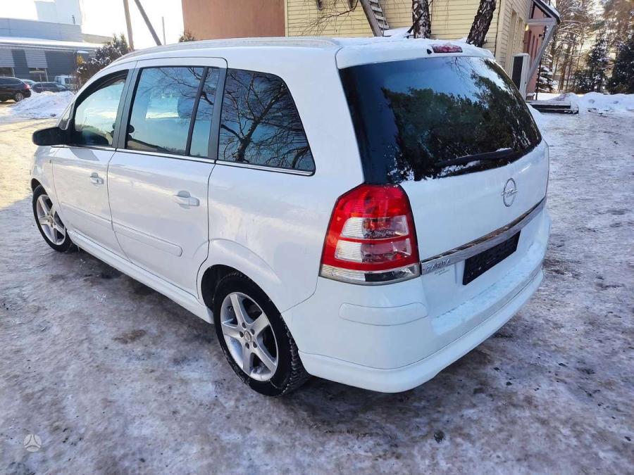 White Opel Zafira 2009 in Utena, with an engine capacity of 1.80 L and mileage of 245 thousand km for 2700 €, photo 13 on AUTOMOTO.COM.LV
