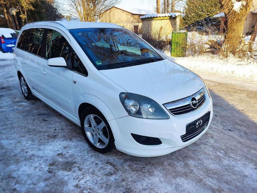 White Opel Zafira 2009 in Utena, with an engine capacity of 1.80 L and mileage of 245 thousand km for 2700 €, photo 21 on AUTOMOTO.COM.LV