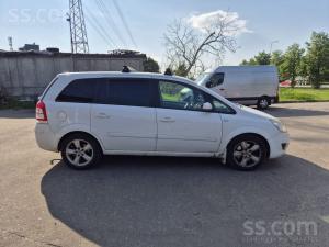 Balts Opel Zafira 2009 Rīga, ar dzinēja tilpumu 1.90 L un nobraukumu 308 tūkst. km par 690 €, foto 5 vietnē AUTOMOTO.COM.LV