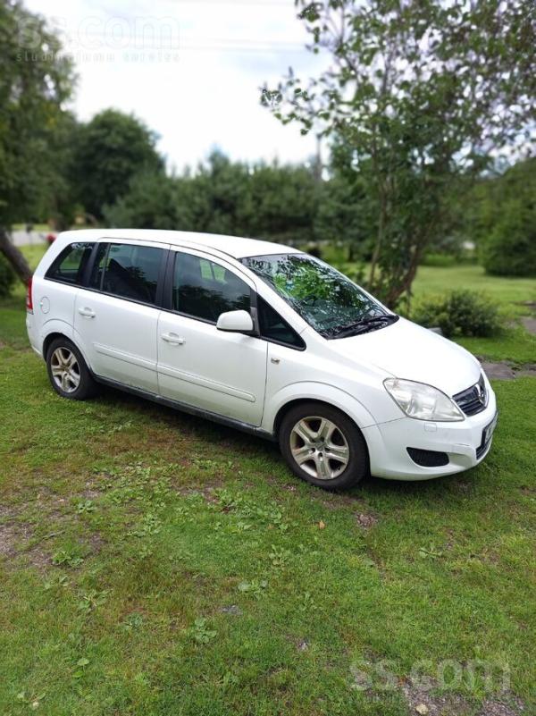 Balts Opel Zafira 2009 Jelgava, ar dzinēja tilpumu 1.90 L un nobraukumu 308 tūkst. km par 400 €, foto 3 vietnē AUTOMOTO.COM.LV