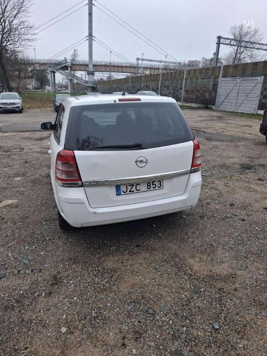 White Opel Zafira 2010 in Klaipeda, with an engine capacity of 1.69 L and mileage of 371 thousand km for 2100 €, photo 7 on AUTOMOTO.COM.LV