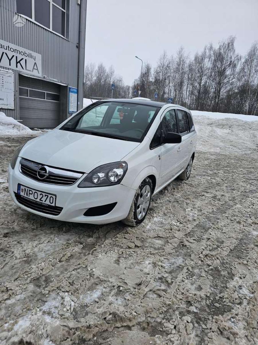 White Opel Zafira 2010 in Rokiskis, with an engine capacity of 1.69 L and mileage of 317 thousand km for 2350 €, photo 1 on AUTOMOTO.COM.LV