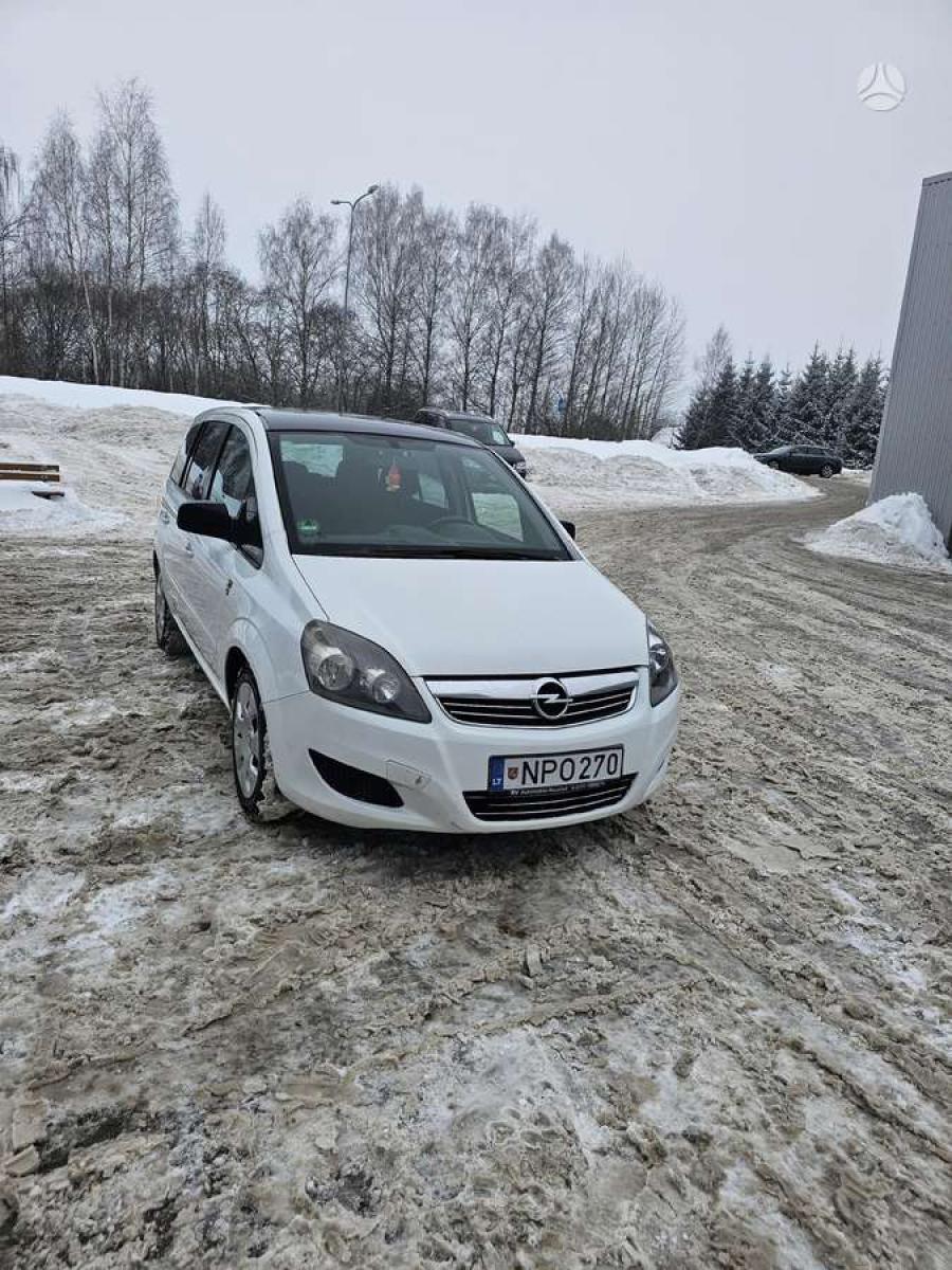 White Opel Zafira 2010 in Rokiskis, with an engine capacity of 1.69 L and mileage of 317 thousand km for 2350 €, photo 2 on AUTOMOTO.COM.LV