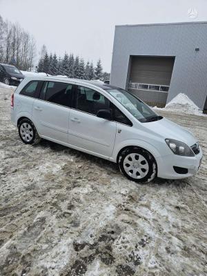 White Opel Zafira 2010 in Rokiskis, with an engine capacity of 1.69 L and mileage of 317 thousand km for 2350 €, photo 3 on AUTOMOTO.COM.LV