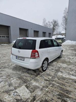White Opel Zafira 2010 in Rokiskis, with an engine capacity of 1.69 L and mileage of 317 thousand km for 2350 €, photo 4 on AUTOMOTO.COM.LV