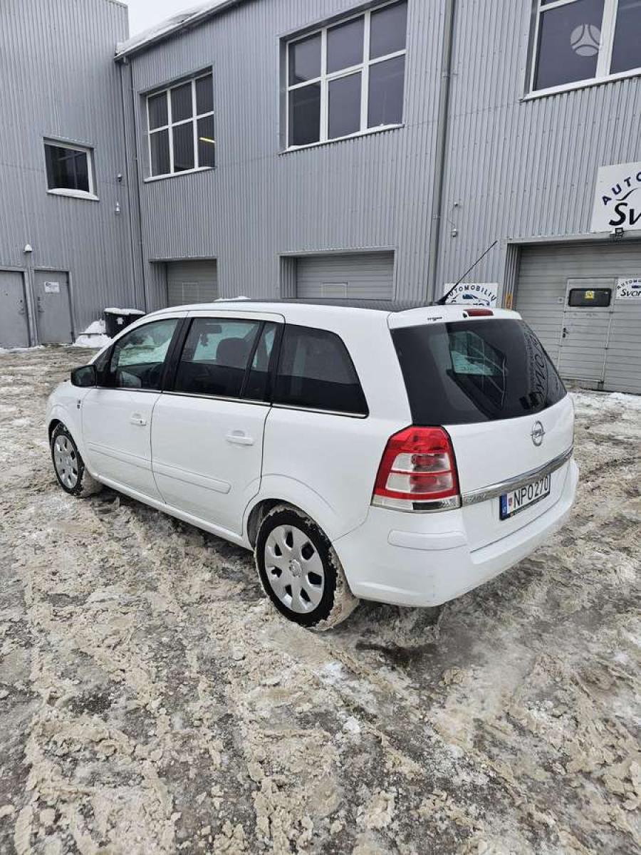 White Opel Zafira 2010 in Rokiskis, with an engine capacity of 1.69 L and mileage of 317 thousand km for 2350 €, photo 5 on AUTOMOTO.COM.LV