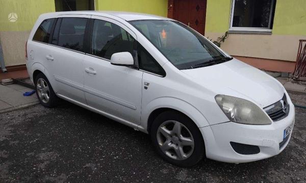 White Opel Zafira 2010 in Kalvarija, with an engine capacity of 1.69 L and mileage of 430 thousand km for 1300 €, photo 1 on AUTOMOTO.COM.LV