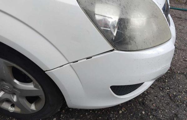 White Opel Zafira 2010 in Kalvarija, with an engine capacity of 1.69 L and mileage of 430 thousand km for 1300 €, photo 4 on AUTOMOTO.COM.LV