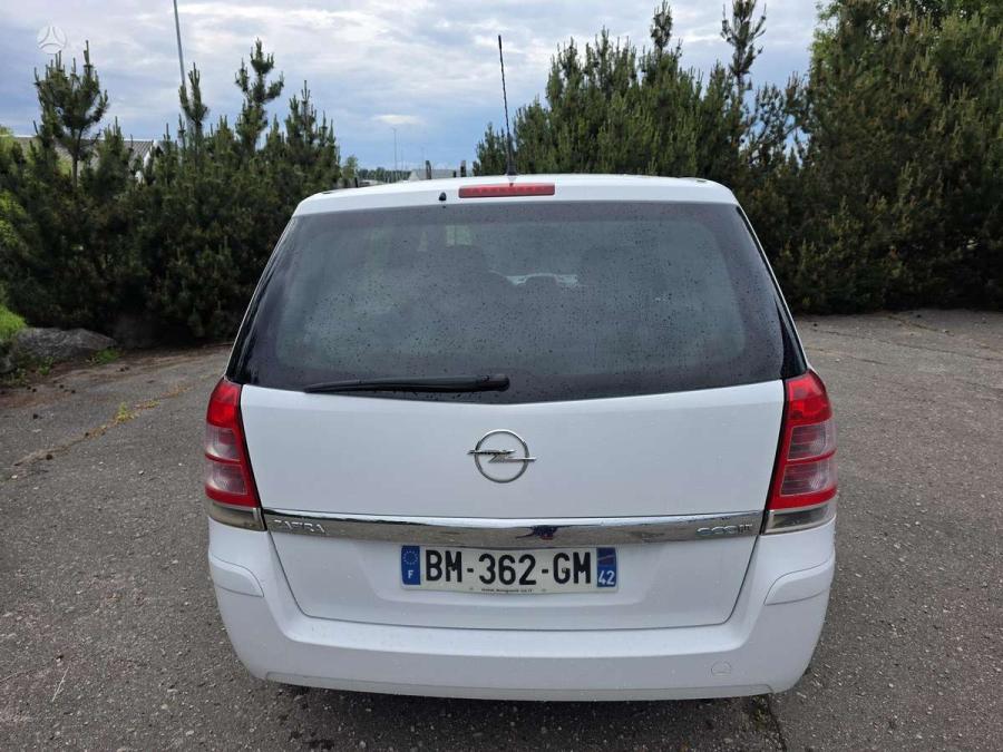 Balts Opel Zafira 2011 Radviliškis, ar dzinēja tilpumu 1.69 L un nobraukumu 255 tūkst. km par 2950 €, foto 5 vietnē AUTOMOTO.COM.LV