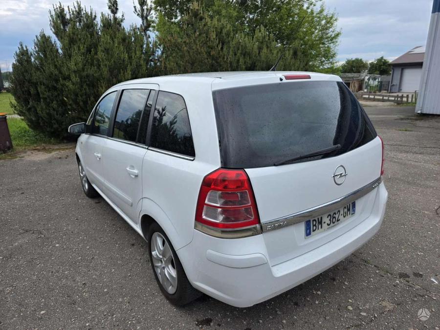 Balts Opel Zafira 2011 Radviliškis, ar dzinēja tilpumu 1.69 L un nobraukumu 255 tūkst. km par 2950 €, foto 6 vietnē AUTOMOTO.COM.LV