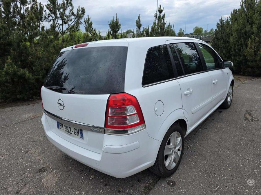 Balts Opel Zafira 2011 Radviliškis, ar dzinēja tilpumu 1.69 L un nobraukumu 255 tūkst. km par 2950 €, foto 7 vietnē AUTOMOTO.COM.LV