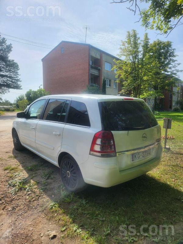 Balts Opel Zafira 2011 Preiļi, ar dzinēja tilpumu 1.70 L un nobraukumu 315 tūkst. km par 2350 €, foto 3 vietnē AUTOMOTO.COM.LV