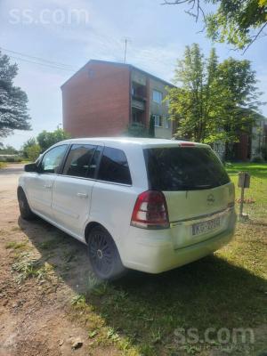 Balts Opel Zafira 2011 Preiļi, ar dzinēja tilpumu 1.70 L un nobraukumu 315 tūkst. km par 2350 €, foto 4 vietnē AUTOMOTO.COM.LV