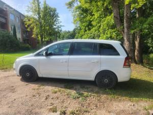 Balts Opel Zafira 2011 Preiļi, ar dzinēja tilpumu 1.70 L un nobraukumu 315 tūkst. km par 2350 €, foto 5 vietnē AUTOMOTO.COM.LV