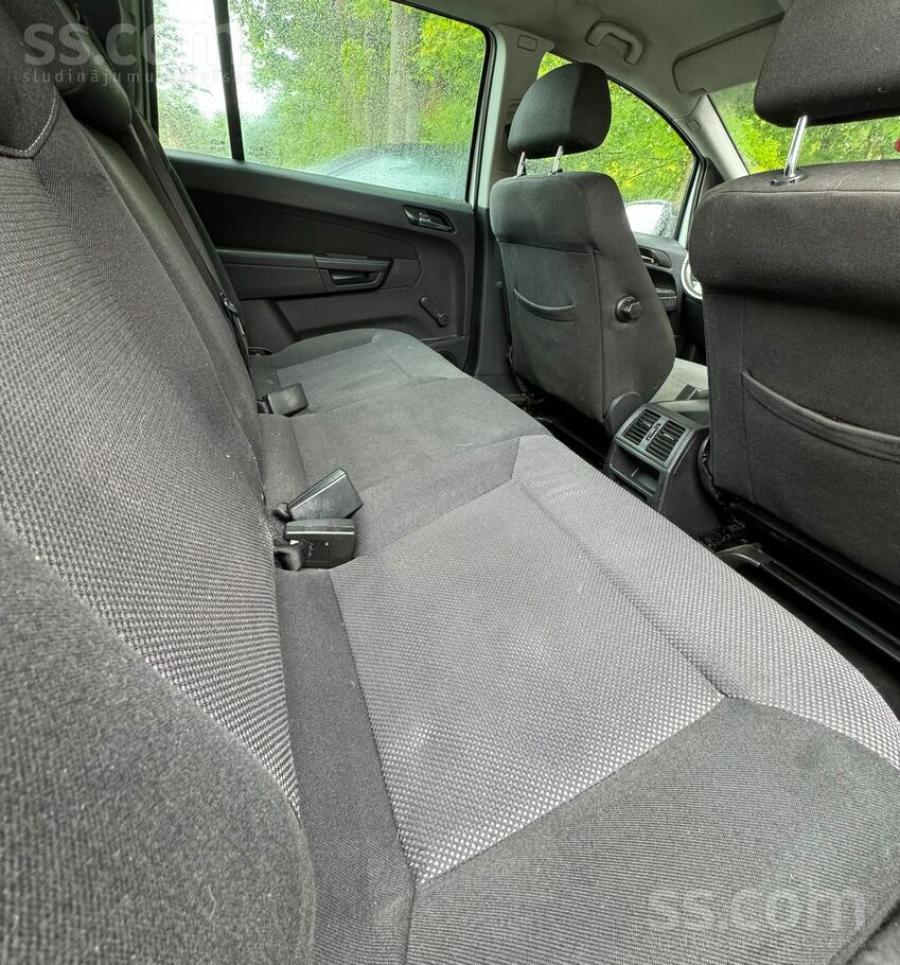 Balts Opel Zafira 2011 Preiļi, ar dzinēja tilpumu 1.70 L un nobraukumu 315 tūkst. km par 2350 €, foto 7 vietnē AUTOMOTO.COM.LV