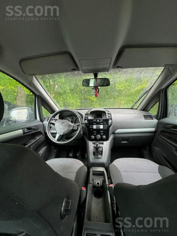 Balts Opel Zafira 2011 Preiļi, ar dzinēja tilpumu 1.70 L un nobraukumu 315 tūkst. km par 2350 €, foto 8 vietnē AUTOMOTO.COM.LV