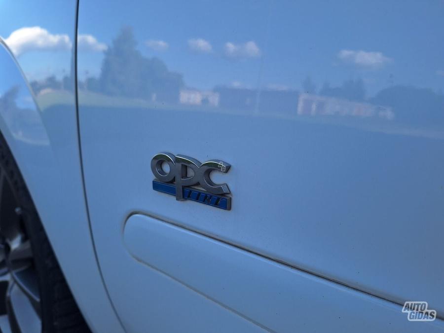 Balts Opel Zafira 2011 Jurbarkas, ar dzinēja tilpumu 1.70 L un nobraukumu 206 tūkst. km par 3500 €, foto 10 vietnē AUTOMOTO.COM.LV