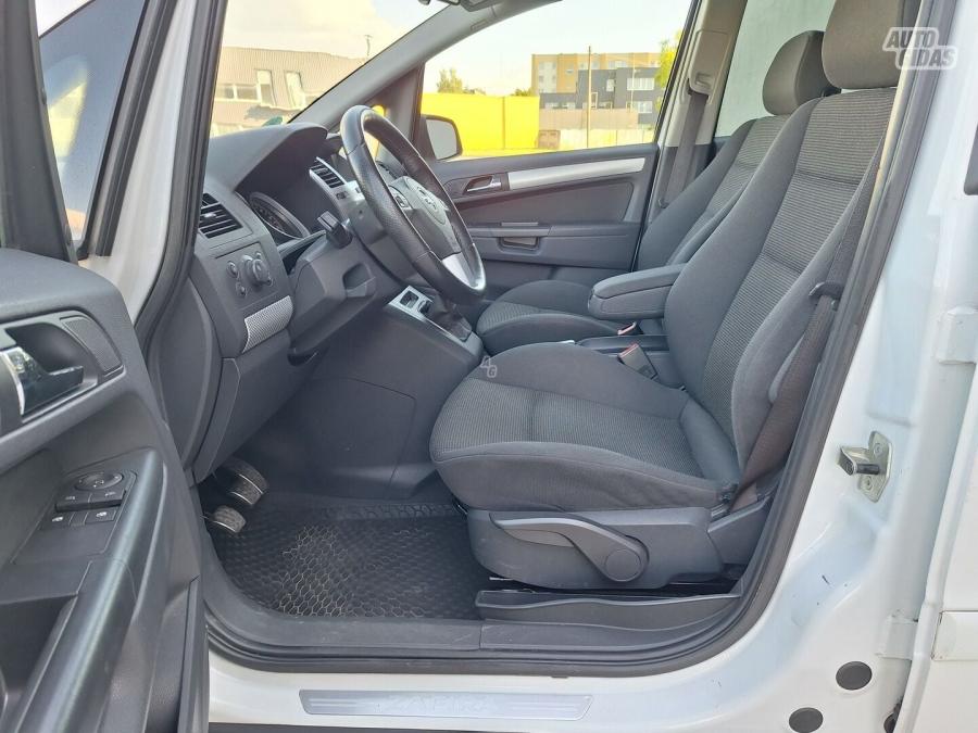 Balts Opel Zafira 2011 Jurbarkas, ar dzinēja tilpumu 1.70 L un nobraukumu 206 tūkst. km par 3500 €, foto 12 vietnē AUTOMOTO.COM.LV
