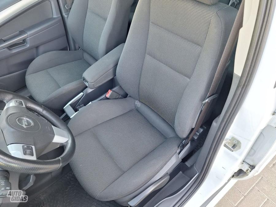 Balts Opel Zafira 2011 Jurbarkas, ar dzinēja tilpumu 1.70 L un nobraukumu 206 tūkst. km par 3500 €, foto 13 vietnē AUTOMOTO.COM.LV