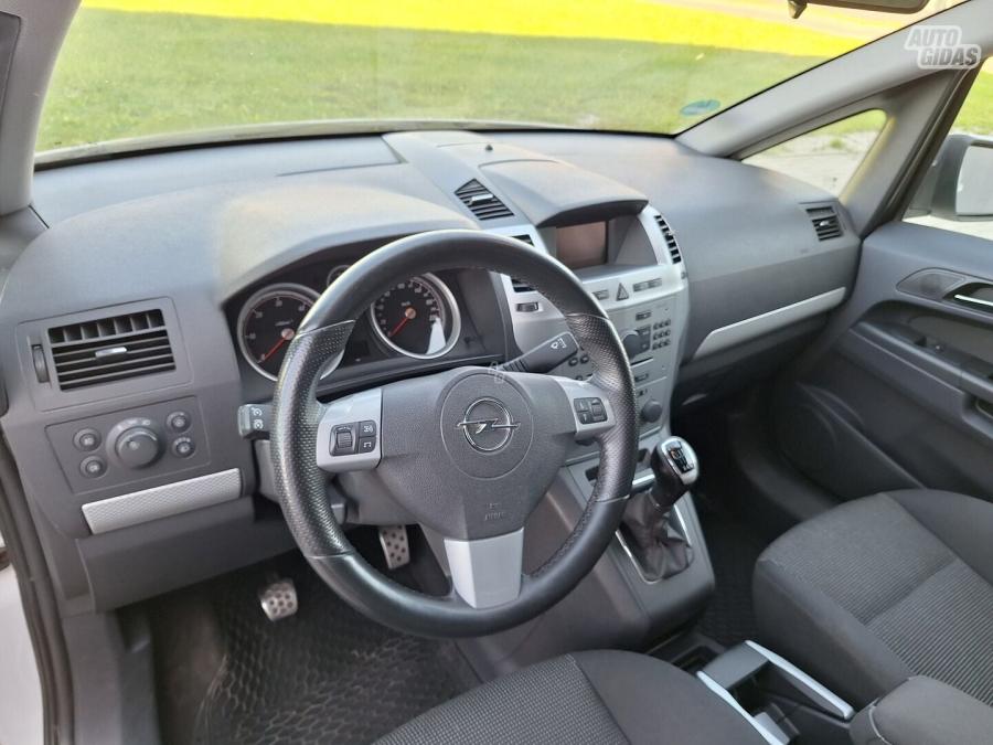Balts Opel Zafira 2011 Jurbarkas, ar dzinēja tilpumu 1.70 L un nobraukumu 206 tūkst. km par 3500 €, foto 14 vietnē AUTOMOTO.COM.LV