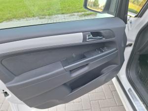 Balts Opel Zafira 2011 Jurbarkas, ar dzinēja tilpumu 1.70 L un nobraukumu 206 tūkst. km par 3500 €, foto 15 vietnē AUTOMOTO.COM.LV
