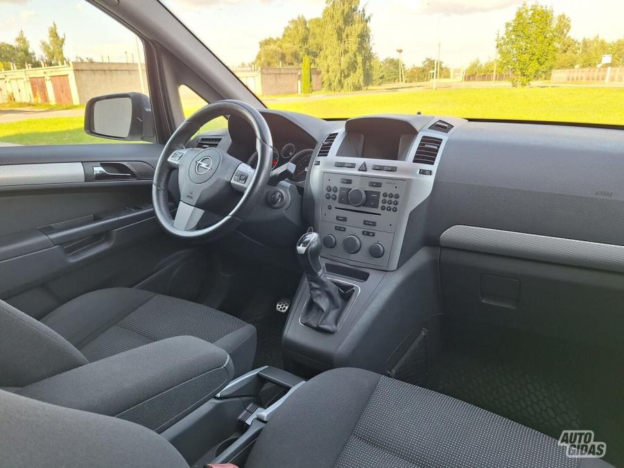 Balts Opel Zafira 2011 Jurbarkas, ar dzinēja tilpumu 1.70 L un nobraukumu 206 tūkst. km par 3500 €, foto 19 vietnē AUTOMOTO.COM.LV