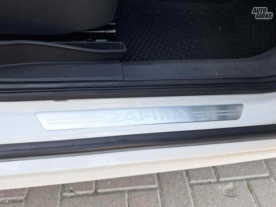 Balts Opel Zafira 2011 Jurbarkas, ar dzinēja tilpumu 1.70 L un nobraukumu 206 tūkst. km par 3500 €, foto 26 vietnē AUTOMOTO.COM.LV