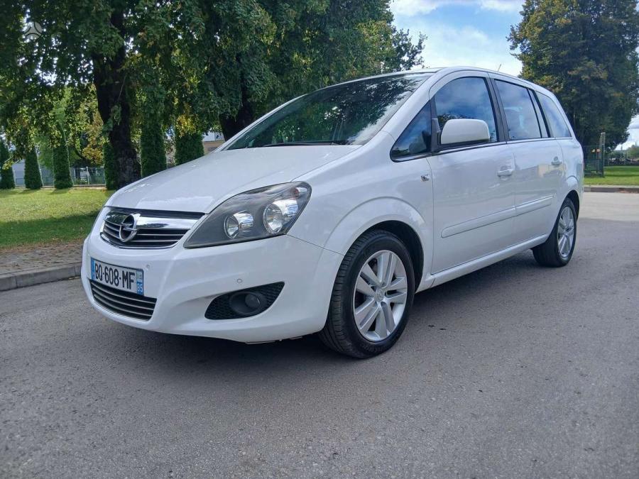 White Opel Zafira 2011 in Taurage, with an engine capacity of 1.69 L and mileage of 259 thousand km for 2400 €, photo 3 on AUTOMOTO.COM.LV