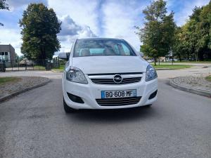 White Opel Zafira 2011 in Taurage, with an engine capacity of 1.69 L and mileage of 259 thousand km for 2400 €, photo 4 on AUTOMOTO.COM.LV